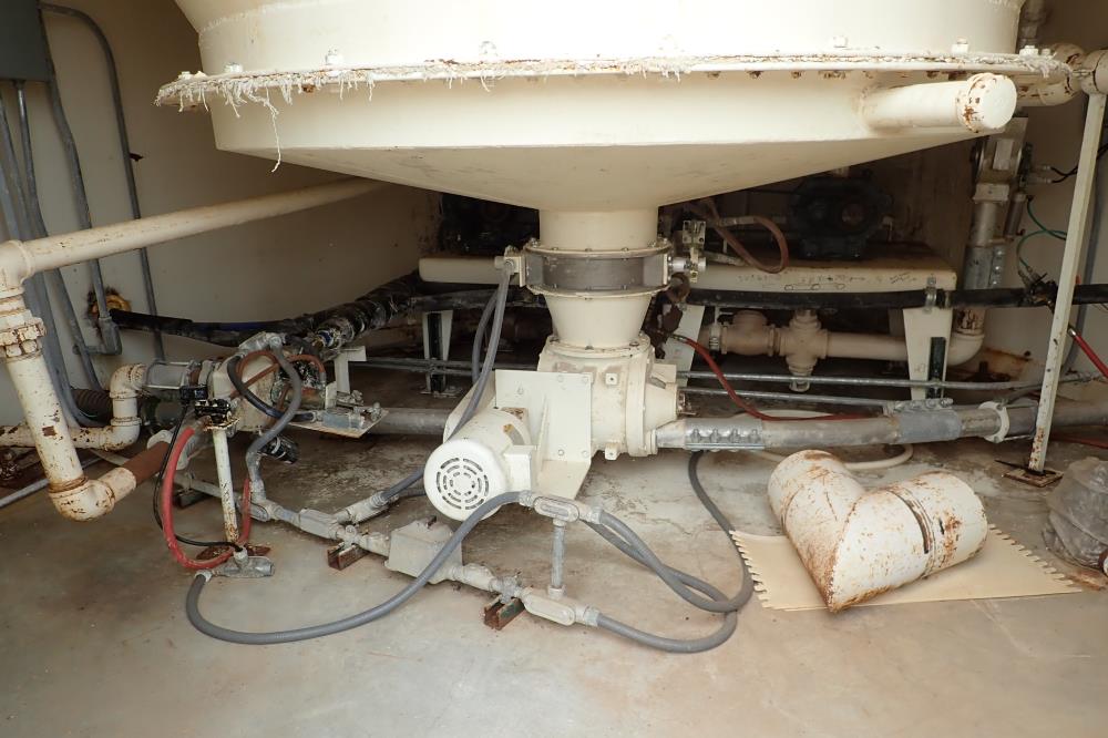 Vertical flour silos