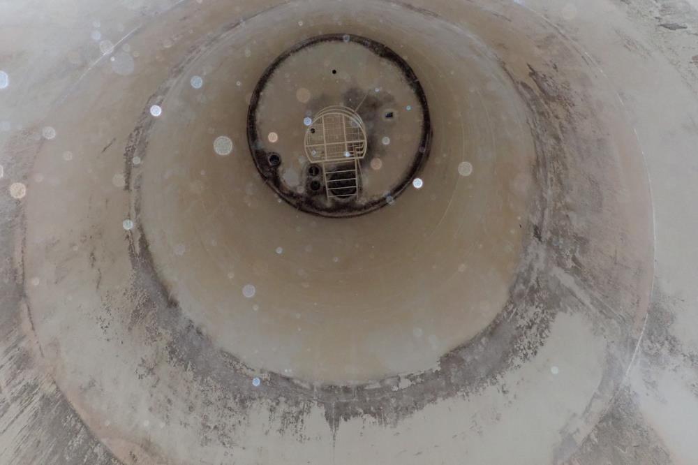 Vertical flour silos