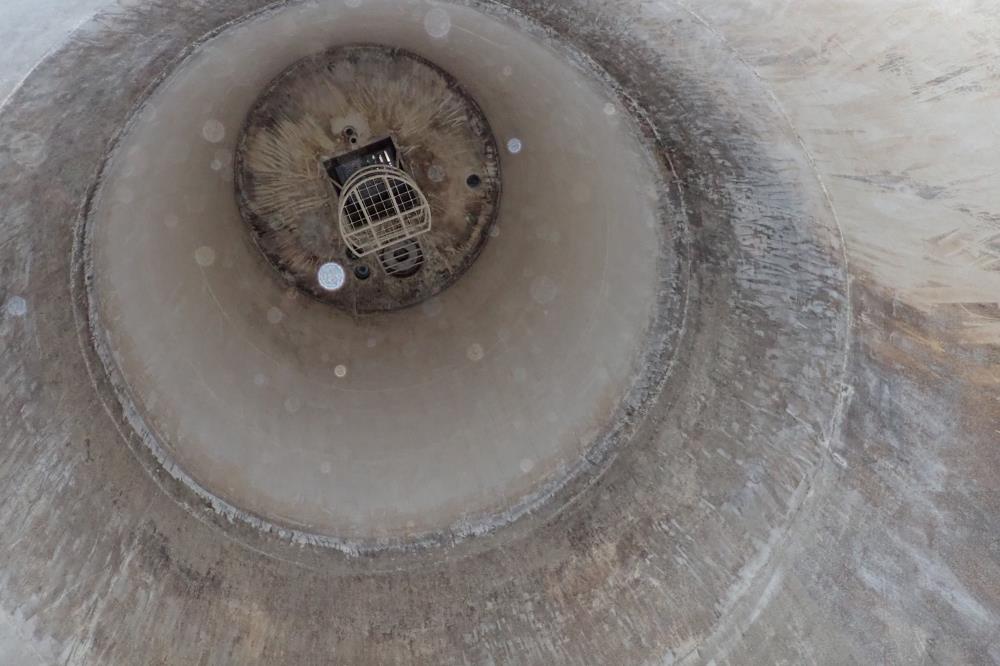 Vertical flour silos