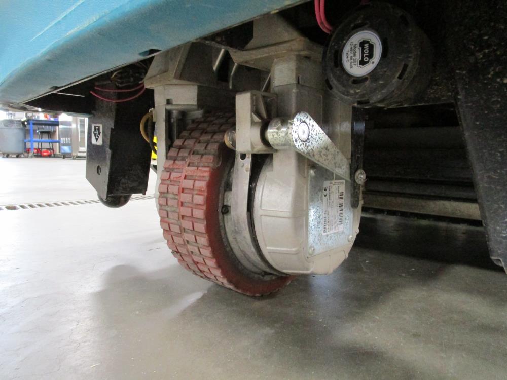 Tennant 7100 Cylindrical Rider Floor Scrubber