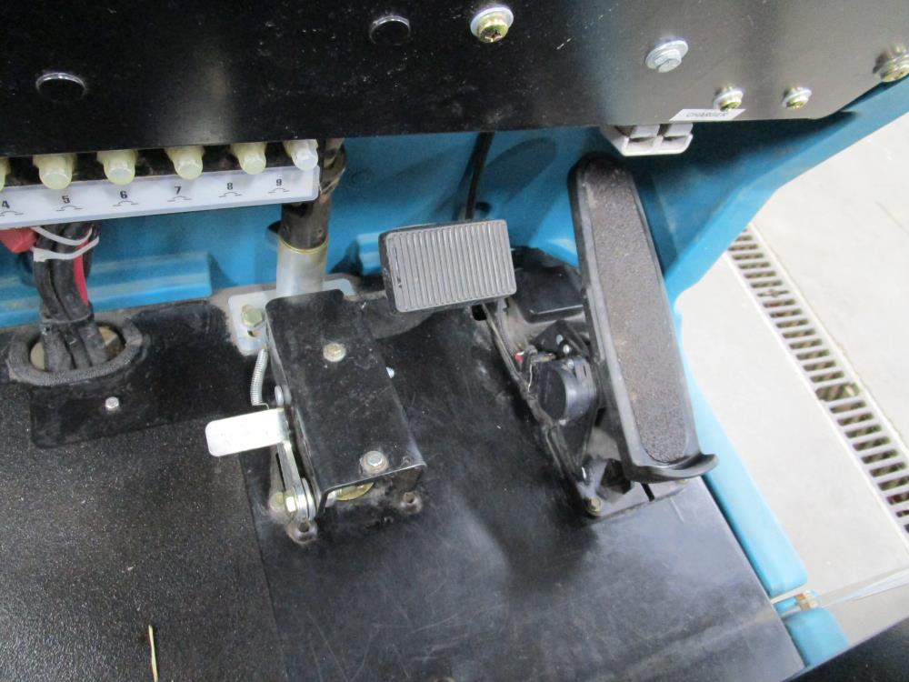 Tennant 7100 Cylindrical Rider Floor Scrubber