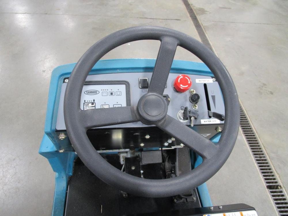 Tennant 7100 Cylindrical Rider Floor Scrubber