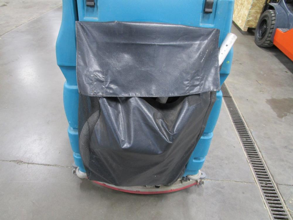 Tennant 7100 Cylindrical Rider Floor Scrubber