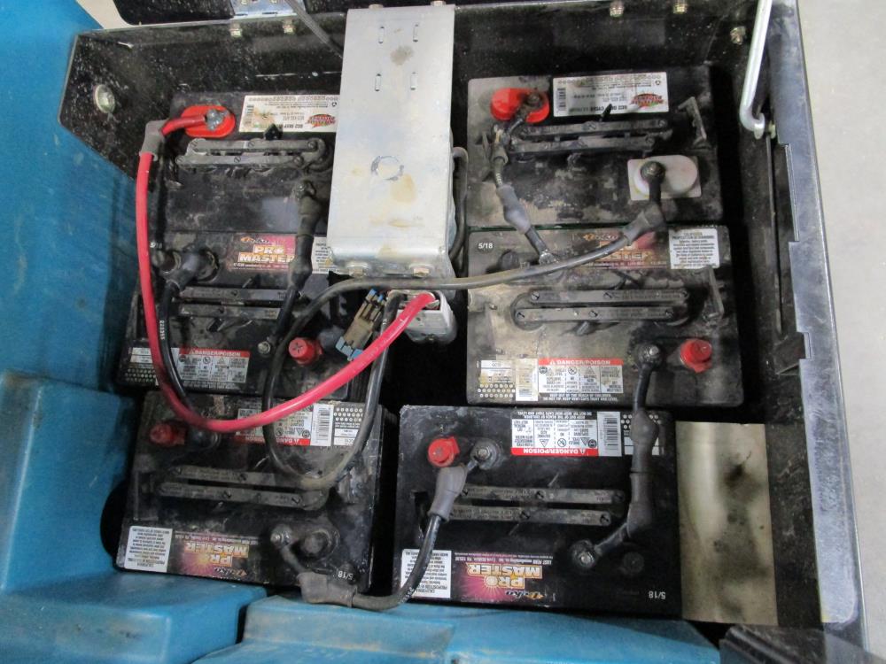 Tennant 7100 Cylindrical Rider Floor Scrubber