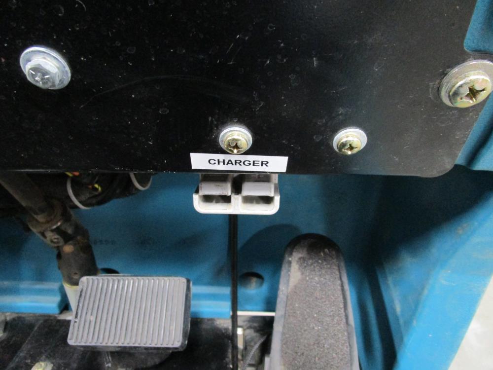 Tennant 7100 Cylindrical Rider Floor Scrubber