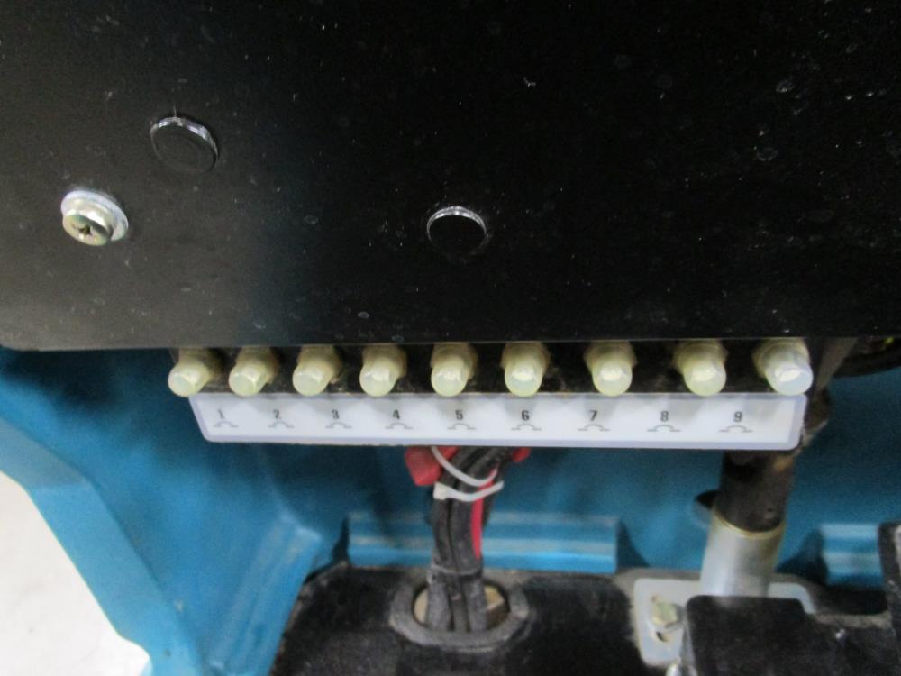 Tennant 7100 Cylindrical Rider Floor Scrubber