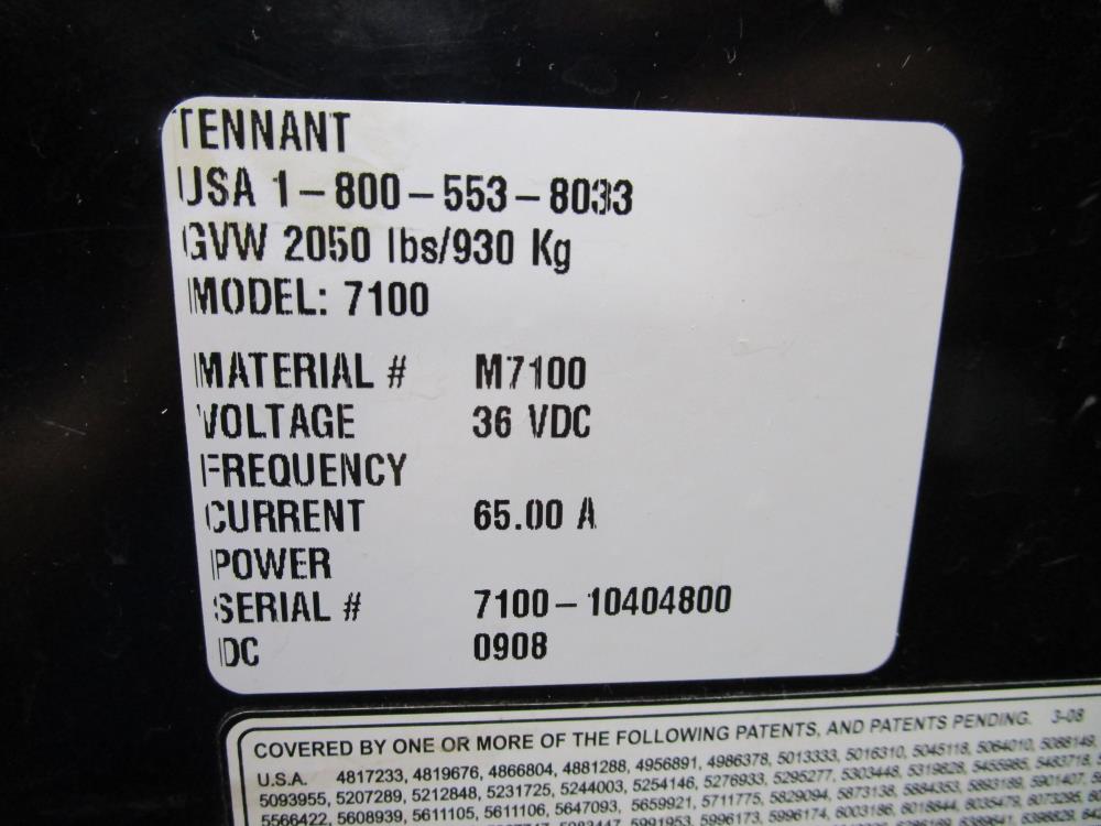 Tennant 7100 Cylindrical Rider Floor Scrubber