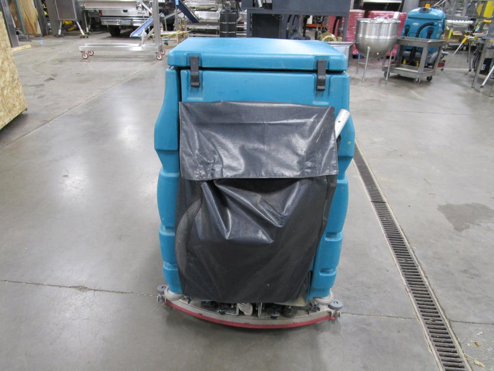 Tennant 7100 Cylindrical Rider Floor Scrubber