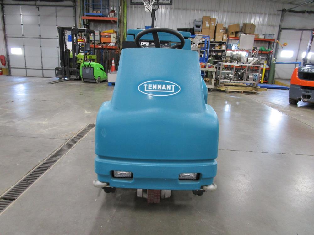 Tennant 7100 Cylindrical Rider Floor Scrubber