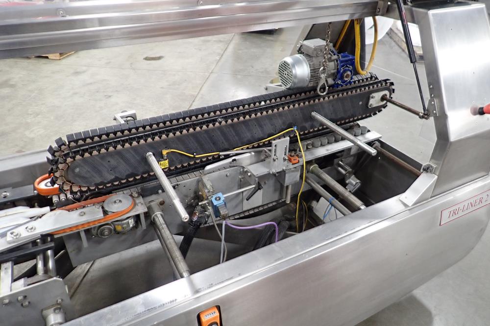 Bradman Lake In-Line tri seal carton closer