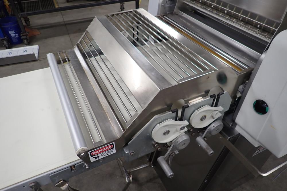 Rondo Seewer 24 in. Dough Sheeter, w/ flour duster and slitter