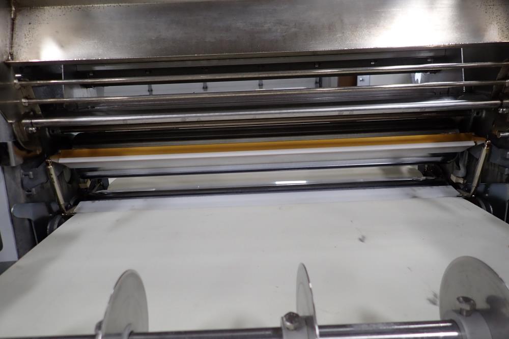 Rondo Seewer 24 in. Dough Sheeter, w/ flour duster and slitter