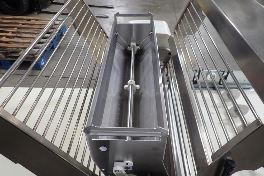 Rondo Seewer 24 in. Dough Sheeter, w/ flour duster and slitter