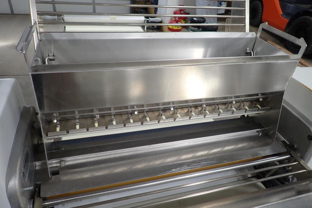 Rondo Seewer 24 in. Dough Sheeter, w/ flour duster and slitter