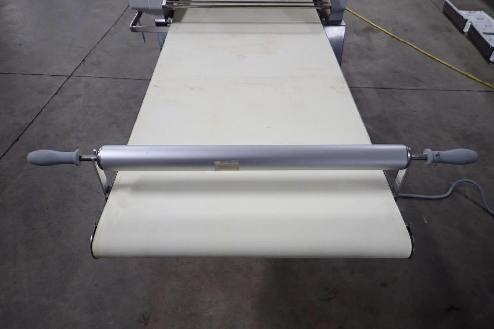 Rondo Seewer 24 in. Dough Sheeter, w/ flour duster and slitter