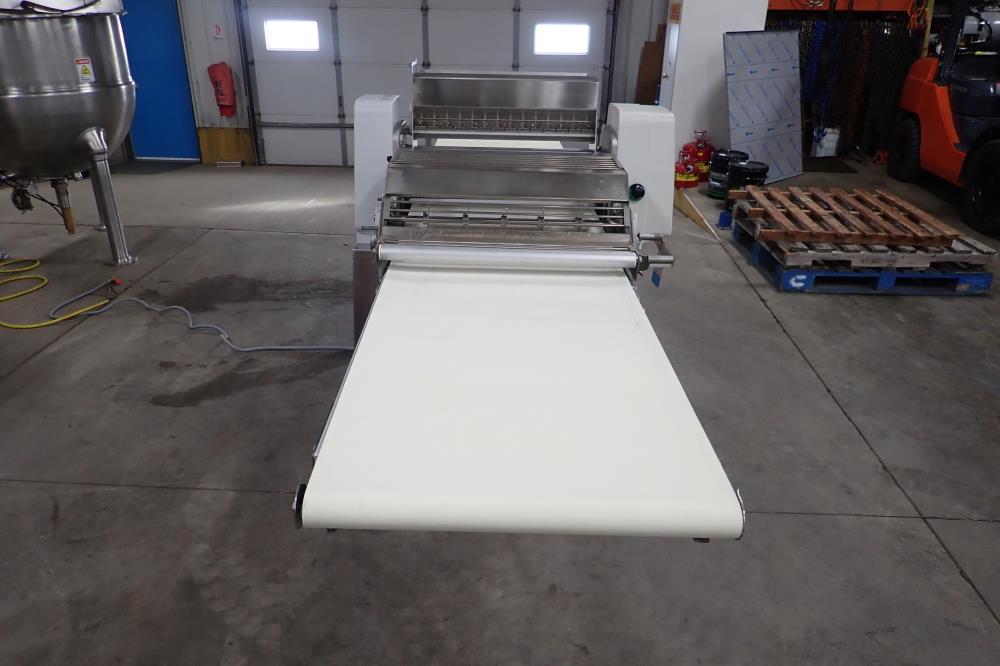 Rondo Seewer 24 in. Dough Sheeter, w/ flour duster and slitter