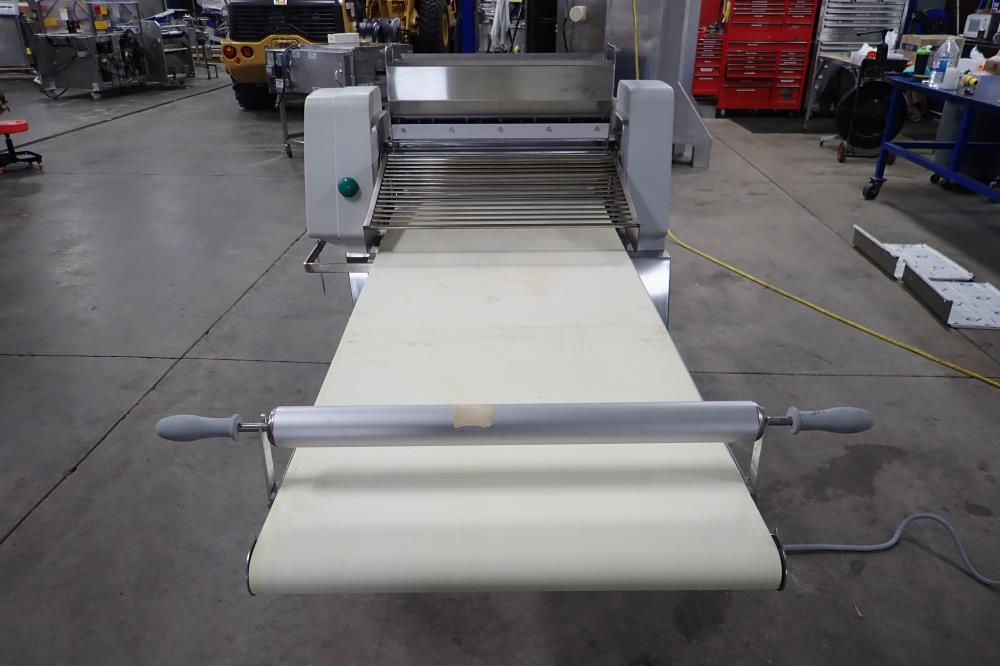 Rondo Seewer 24 in. Dough Sheeter, w/ flour duster and slitter