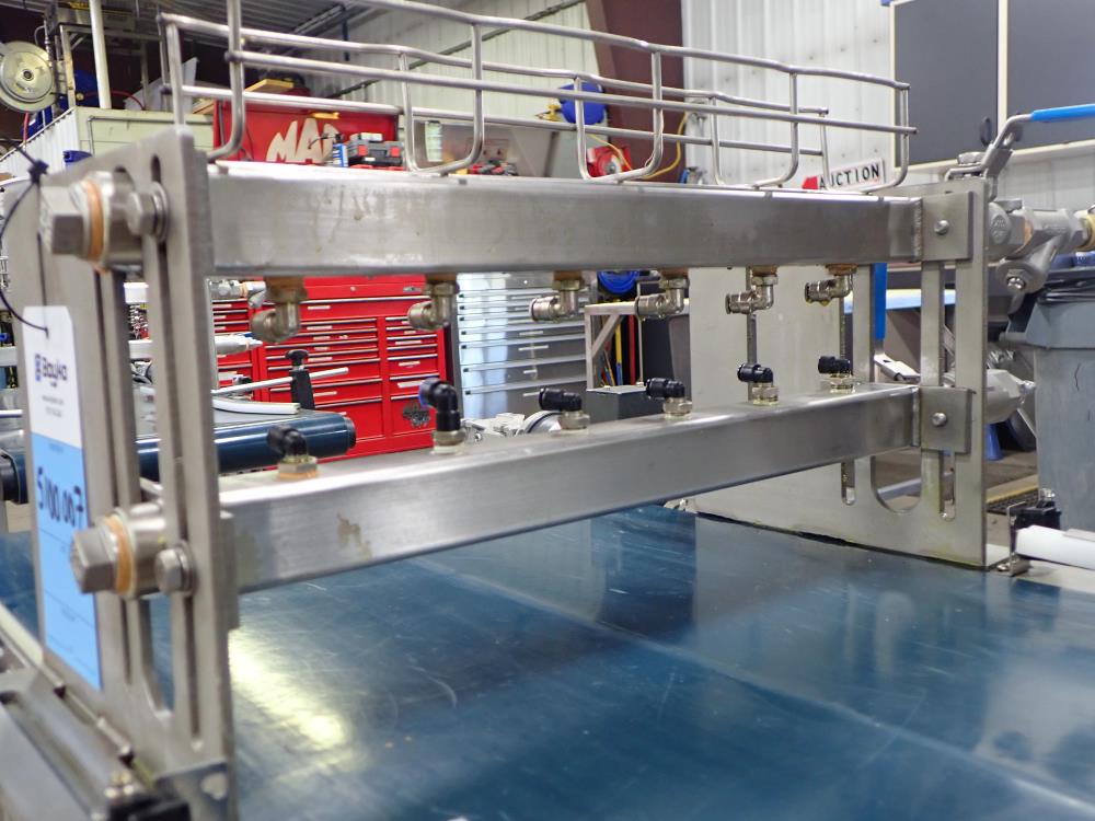 Belt Conveyor with Spray Bar