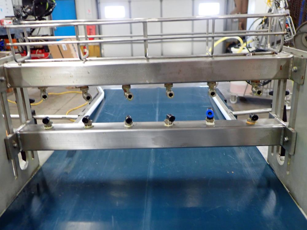 Belt Conveyor with Spray Bar