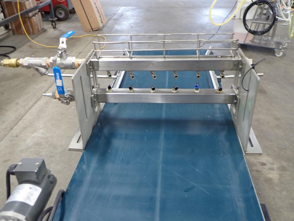 Belt Conveyor with Spray Bar