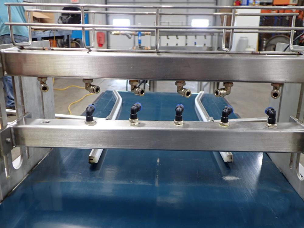 Belt Conveyor with Spray Bar