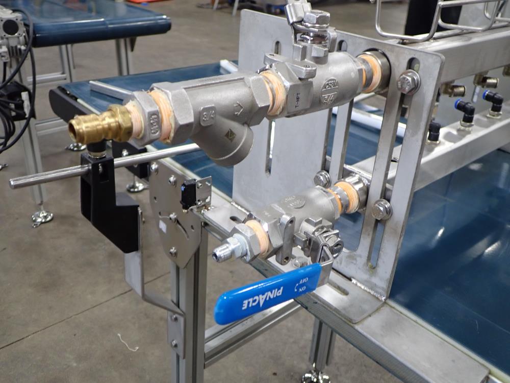 Belt Conveyor with Spray Bar