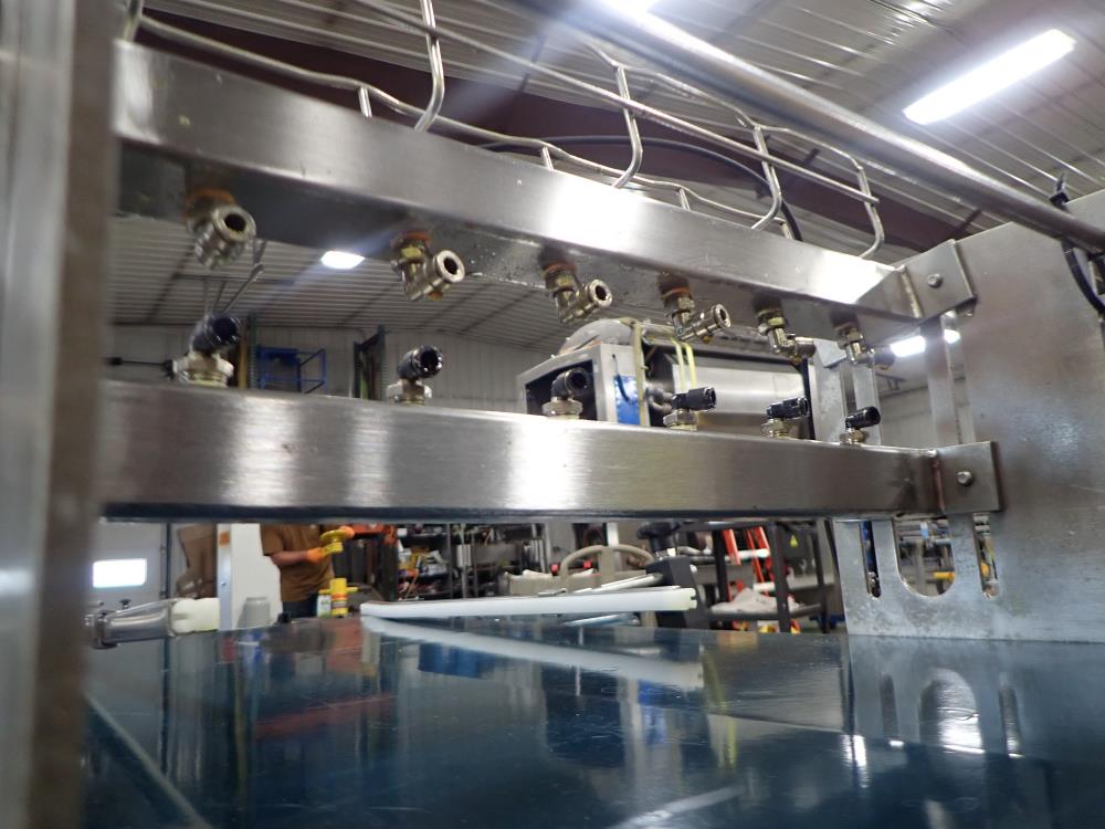 Belt Conveyor with Spray Bar