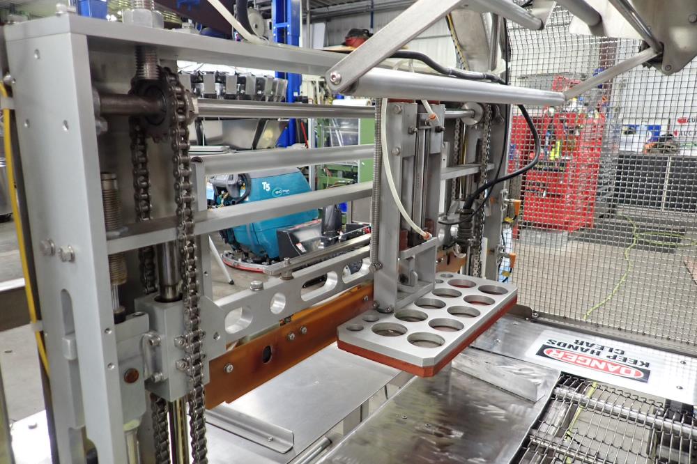 2014 American Packaging Machinery (APM) Shrink Bundler