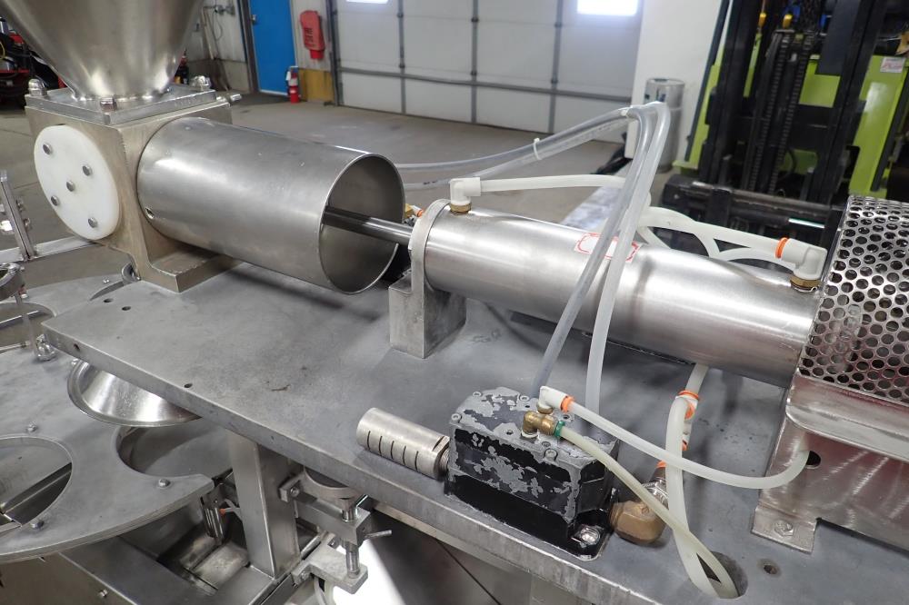 Colborne 6-Plate Cream Depositor