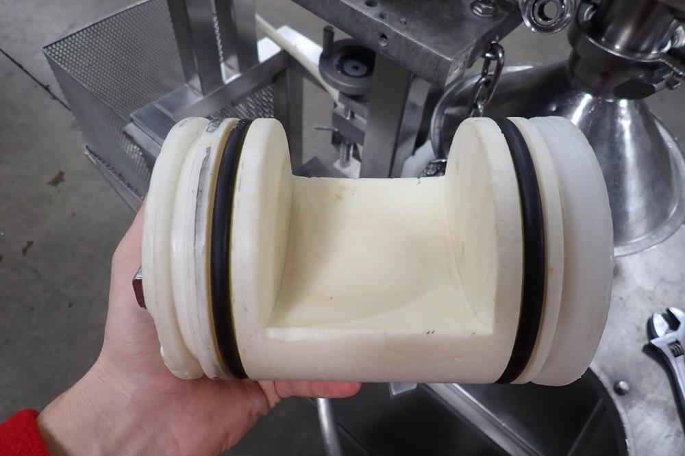 Colborne 6-Plate Cream Depositor