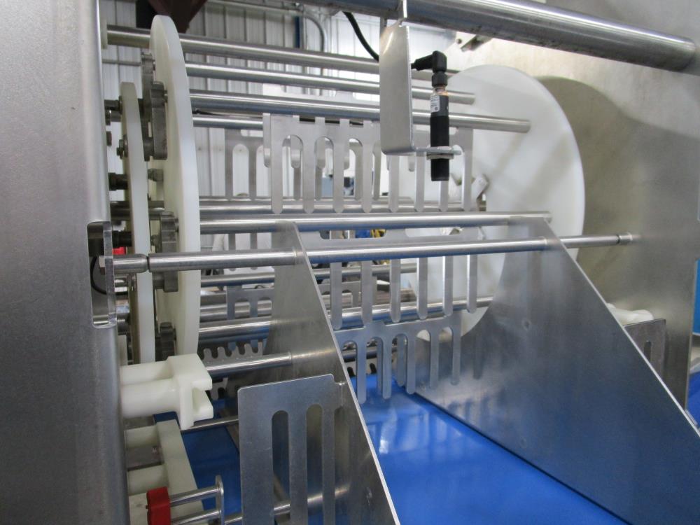 Quantum Topping Applicator with Recirculation Conveyors