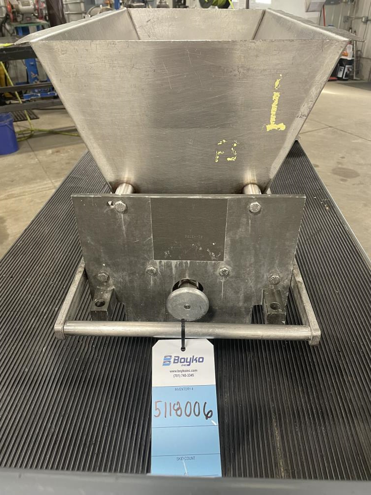 Colborne 24 in. Flour Duster