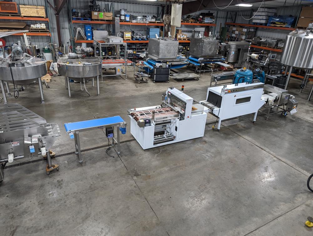 Complete Pizza Sauce Depositing and Topping Line