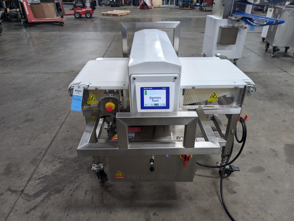 2016 Mettler Toledo metal detector with conveyor