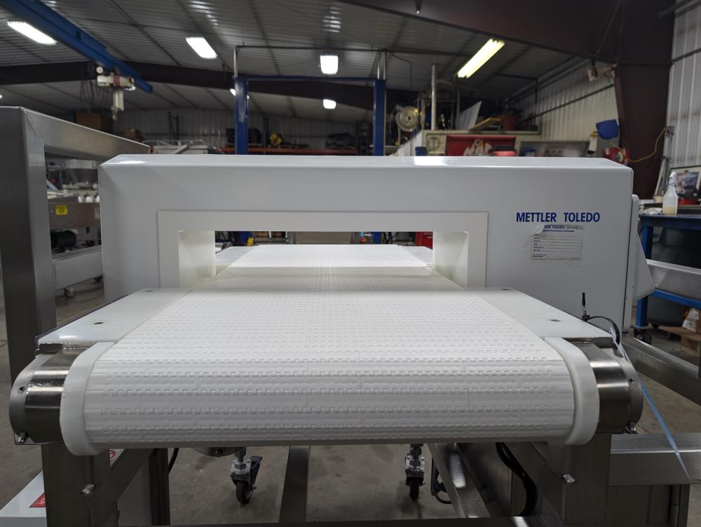 2016 Mettler Toledo metal detector with conveyor