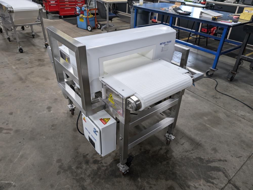 2016 Mettler Toledo metal detector with conveyor